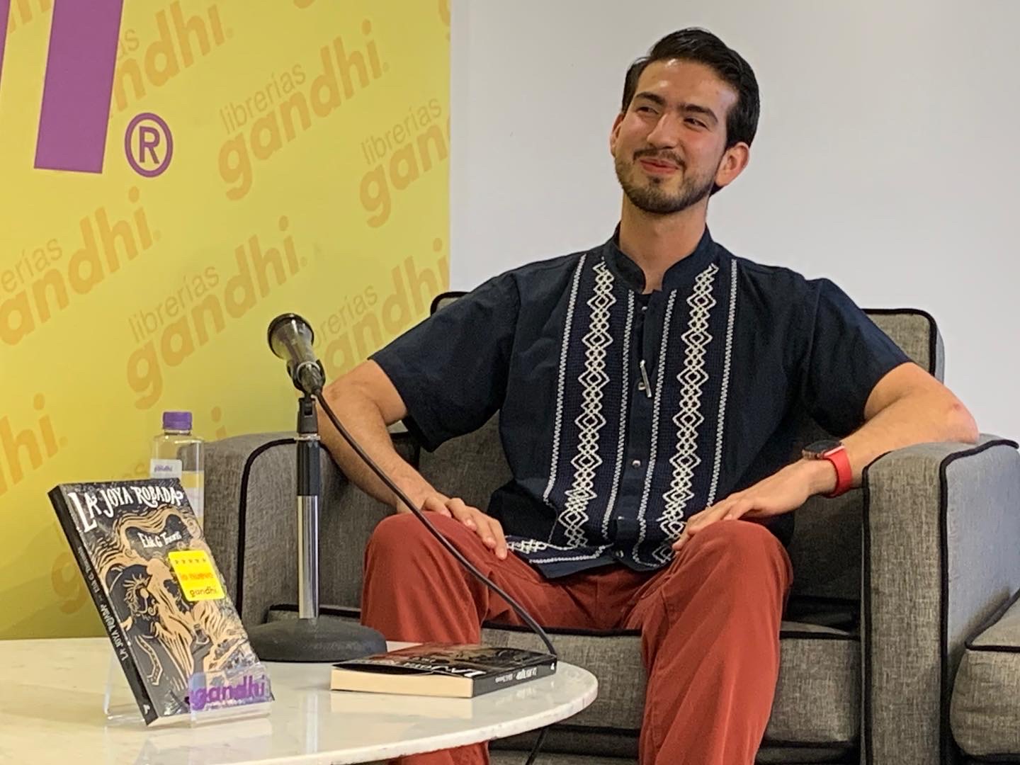 La joya robada – Sigamos leyendo